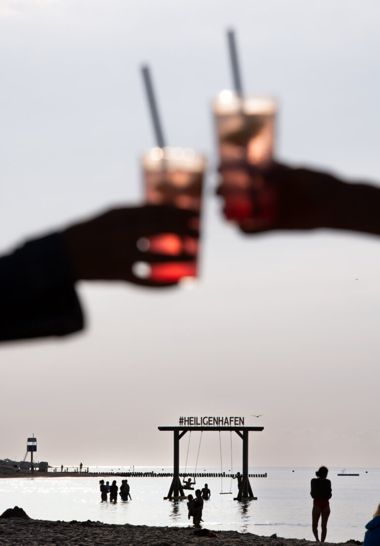 Mid-Summer-Party auf dem Seebrückenvorplatz - Heiligenhafen Touristik